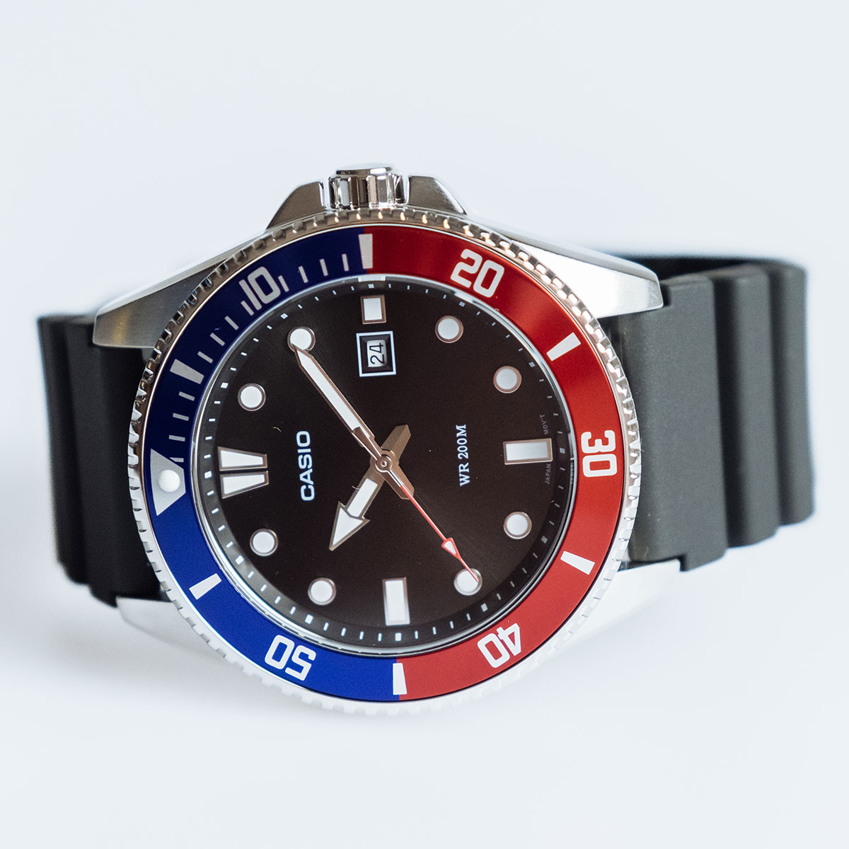 Casio Diver 200M MDV-107-1A3VEF - watchesonline.com