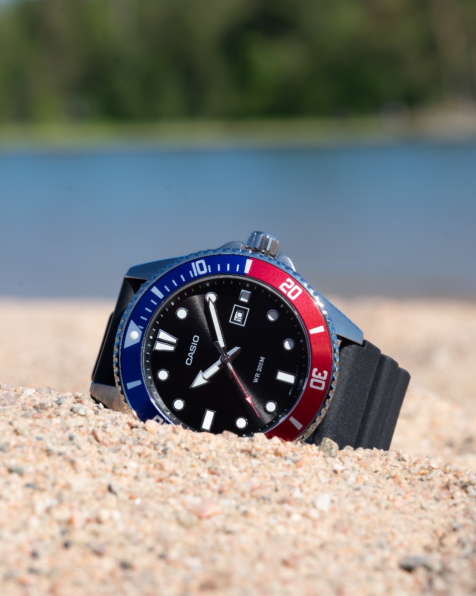 Casio Diver 200M MDV-107-1A3VEF - watchesonline.com